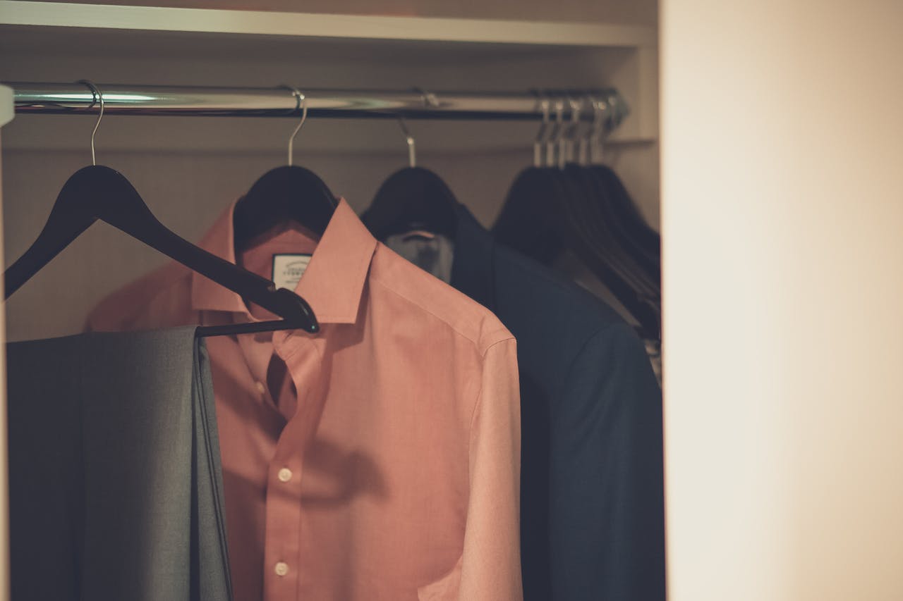 Como montar um guarda-roupa prático e confortável